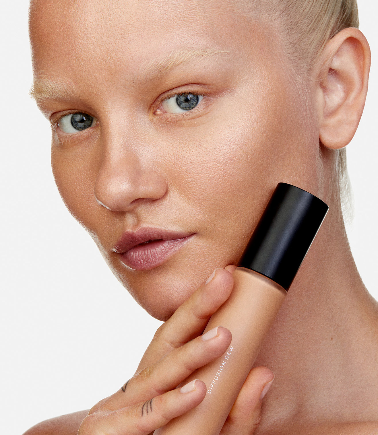 Skin Tint - Diffusion Dew Radiant Skin Tint - Rich Cocoa 18 - MAKE Beauty